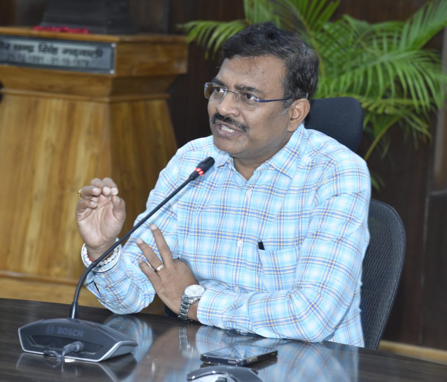 वरिष्ठ IAS अधिकारी आनन्द बर्द्धन को राजस्व परिषद् उत्तराखंड के अध्यक्ष ...